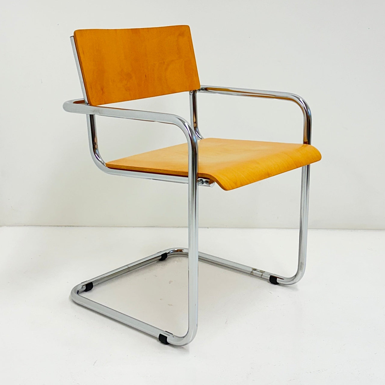 Plurima Stuhl - Plurima Freischwinger Mart Stam – DesignWe.Love
